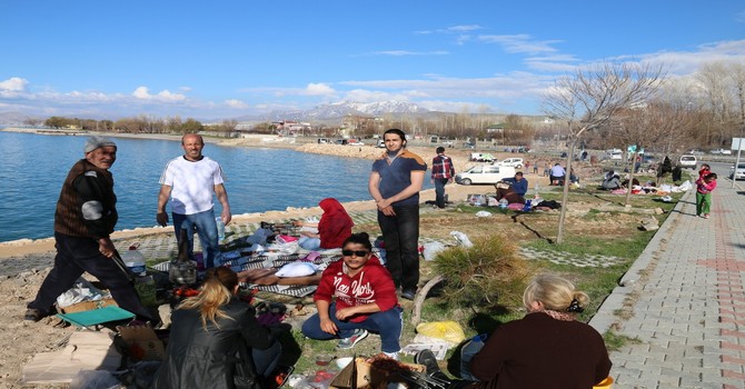 Van Edremit sahilleri cıvıl cıvıl!
