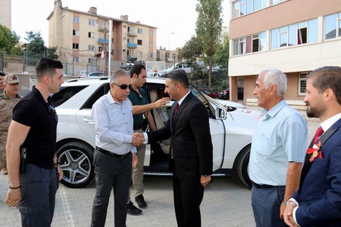 Vali Toprak, Alp ve Koca çiftinin düğün törenine katıldı